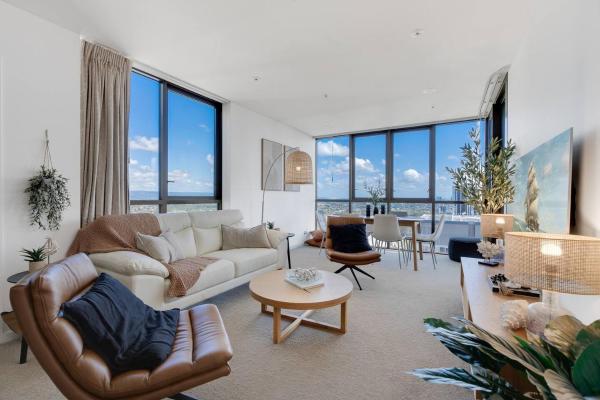 Avani Vista Chic Beachside Escape With Pool And Gym - Broadbeach