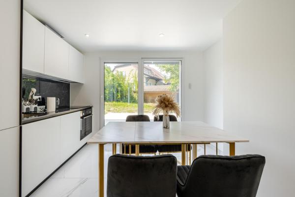 For Travelers Looking For A Beach - Nyon