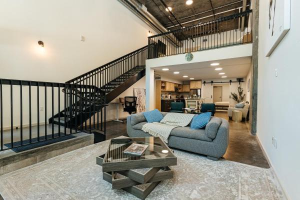 Spectacular Loft In Heart Of La - Hollywood, CA