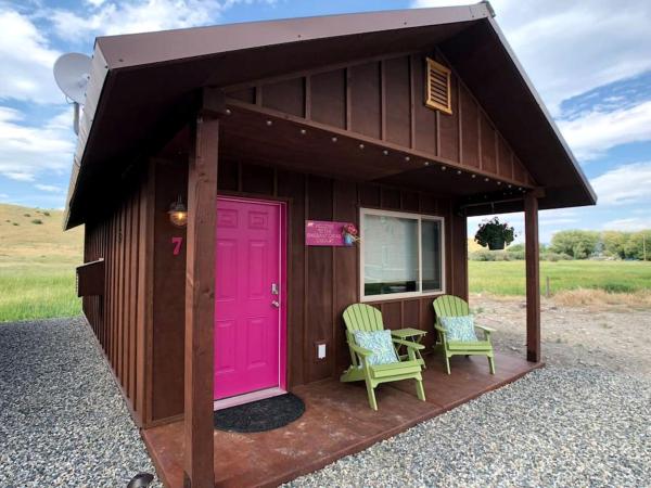 Fantastic Tiny Cabin For A Unique Escape In The Heart Of Paradise Valley In Emigrant, Montana - Emigrant, MT