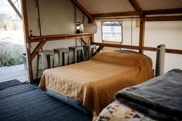Incredible Safari Tent On A Boutique Glampground For A Fantastic Getaway In Emigrant, Montana - Estados Unidos