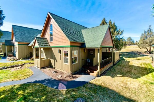 Beautiful Cabin Hot-tub And Barbecue Provided In Redmond, Oregon - Redmond, OR
