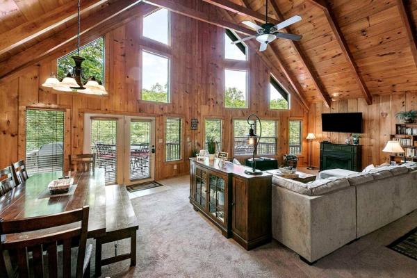 Deluxe Cabin With Three Stunning Decks For A Group Getaway On Norris Lake, Tennessee - Norris Lake, TN