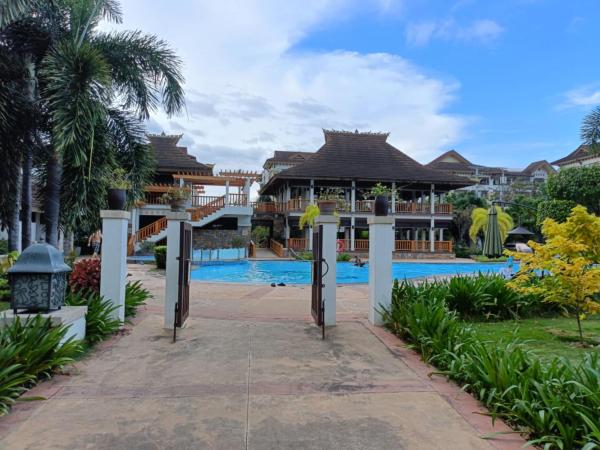 Serene 2br Oasis Condo - Pool View & Wi-fi - Davao City