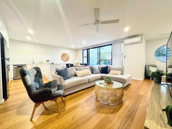 Stylish 4br Retreat With Water Views - Port Macquarie