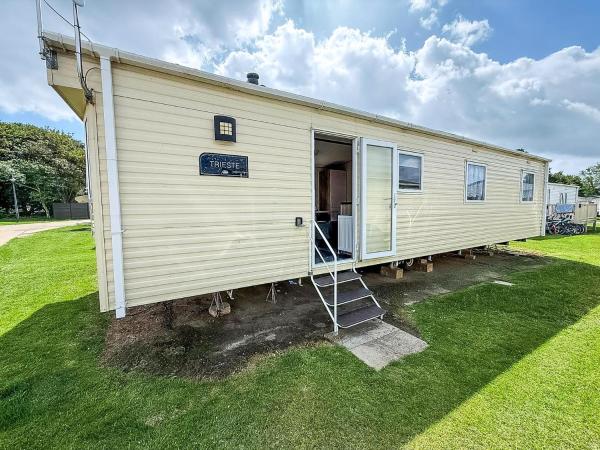 Homely 8 Berth Caravan At Broadland Sands Holiday Park, Suffolk Ref 20154bs - Gorleston-on-Sea