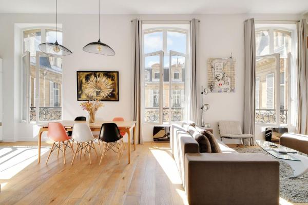Magnifique Appartement Triangle D'or Champs Elysées Paris - Creuse