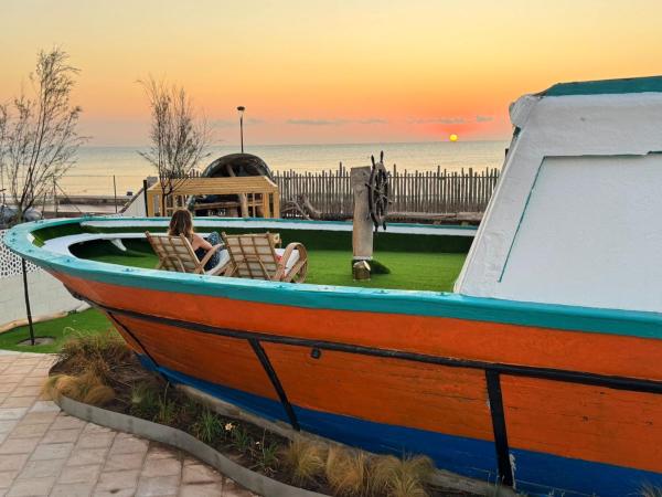 The Boat House - Beachfront Garden Home - Cullera
