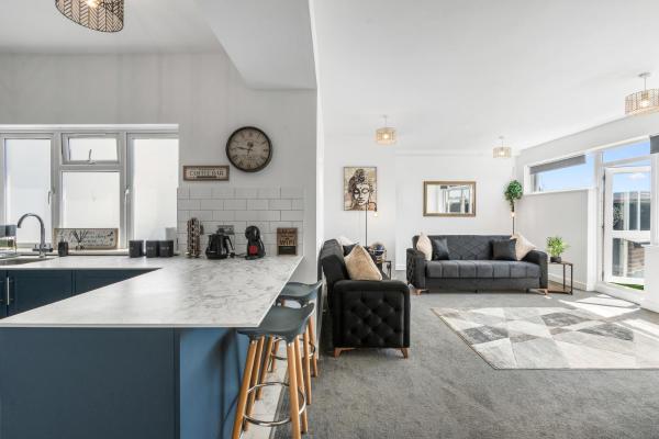 Clarence Square 2 Bedroom Central - Hove