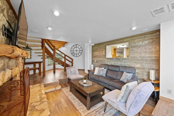 The Cozy Corner In Windermere Oaks On Lake Travis - Spicewood Vineyards, Spicewood
