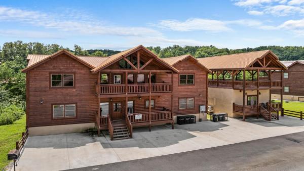 Cabin Fever Vacation - Gatlinburg, TN