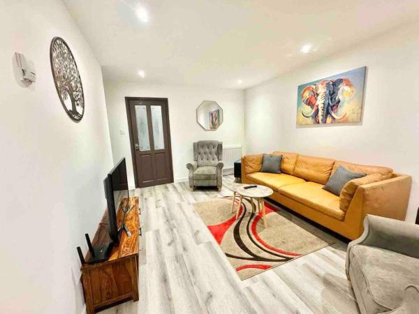 Home In Swindon 3 Bedroom With Parking And Garden - Swindon