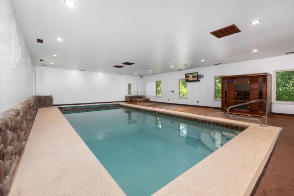 The Manor-indoor Pool-speak Easy-game Room-sauna - Bentonville, AR