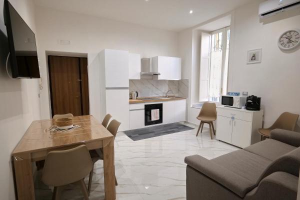 Metro, Railway Station - B&d House - Naples