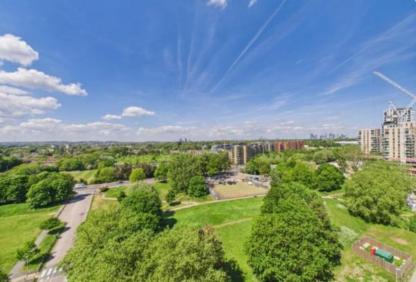 Modern Flat - 10 Mins From O2 Arena - London