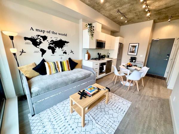 Elegant, Comfy & Sophisticated Metrolux Downtown Suite - Calgary