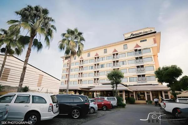 Ruean Phae Royal Park Hotel - Wang Thong