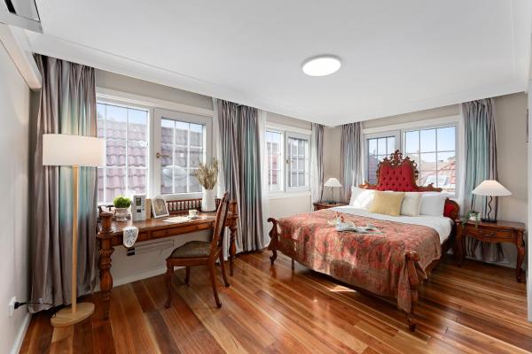 Trendy 4br Petersham Stay Steps From Top Cafés - Burwood