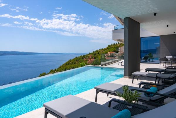 New! Villa Angelus – Your Luxurious Retreat Near The Sea - Mimice