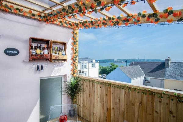 Skyfall - 2 Bedroom Apartment - Milford Haven - Little Haven
