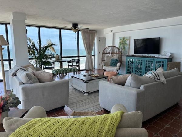 Daytona Oceanfront Two-bedroom Suite - Daytona Beach Shores, FL