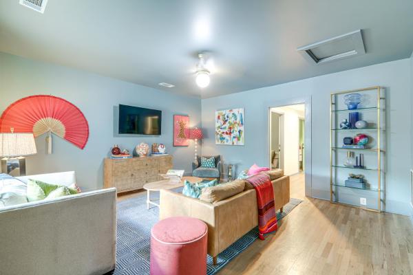 Walk To Bars, Bites And Bands Bold Athens Getaway! - Athens, GA