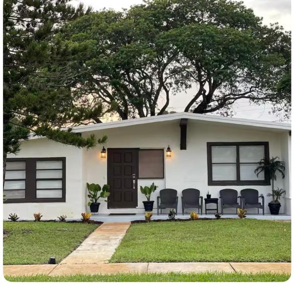 3 Bedrooms Florida Sunshine - Boca Raton