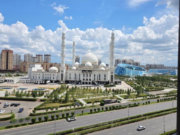 206 Шикарный вид на Хазрет Султан, 2х комн на 1-4 гостя - Astana - Nur-Sultan