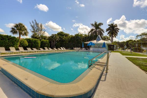Naples Home Near 5th Ave South, Beaches And Zoo - Naples, FL