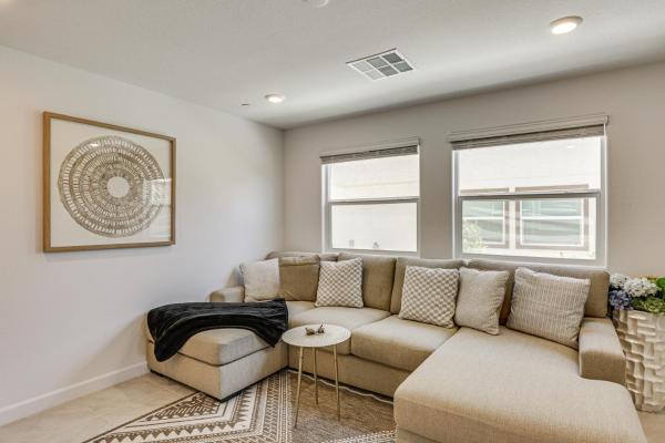 5 Mi To Vegas Strip Family Townhome Near Parks! - Las Vegas, NV