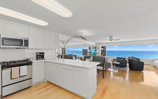 Beachfront Honolulu Condo ,Ocean View, High Floor, Quiet, Colony Surf 1202 - Honolulu