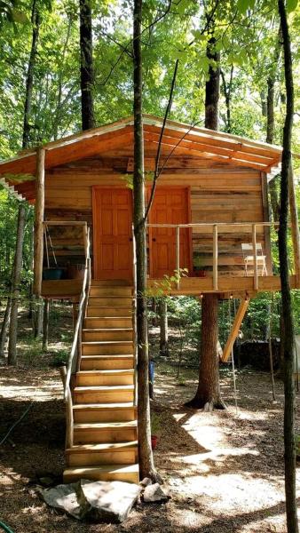 Dreamy Treehouse Cabin Oasis Near Piney River, Tennessee - Blue Ridge Mountains