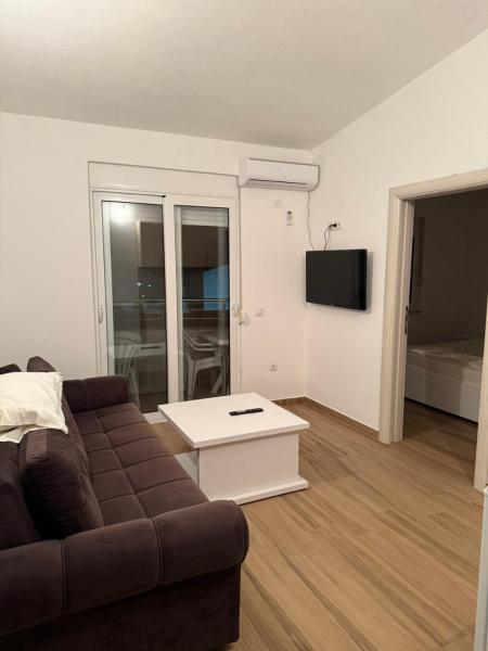 Bregvija Apartments - Velipojë