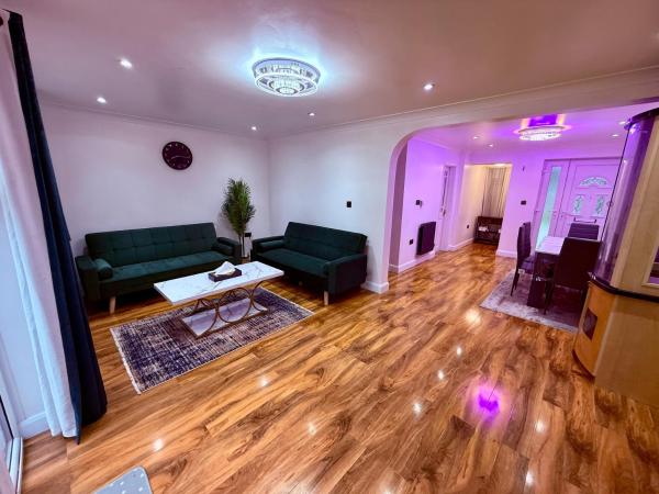 Spacious 3 Bed Home With Private Parking Close To Mk Central - Stadium MK