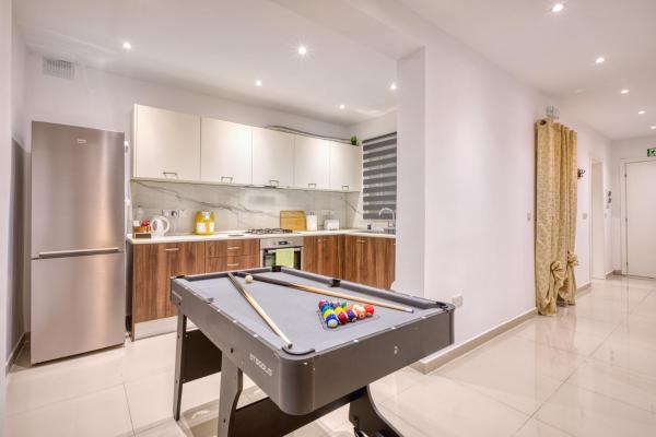 Spacious 3br Flat, Equipped Kitchen, Pool Table - Valletta