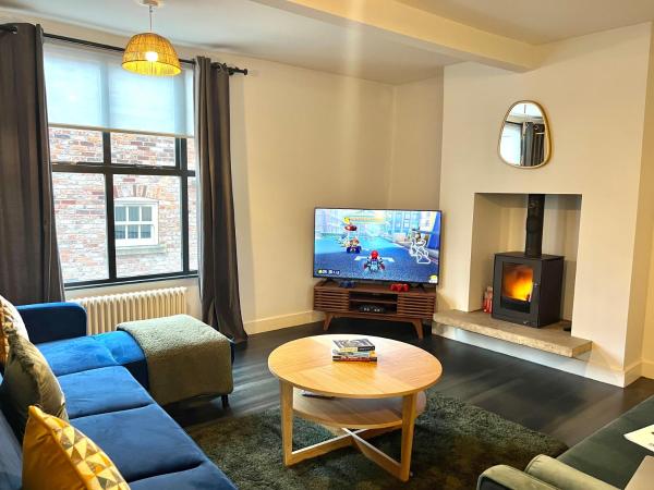 Modern Mcr 3br Home Games 2 Baths Sleeps 8 - Manchester