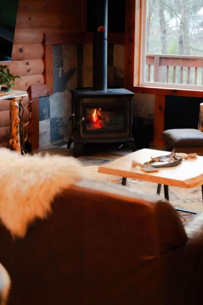 Cozy Cabin With Hot Tub - Near All In Hocking Hills - Logan, OH