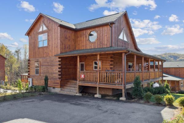 Pf Plunge 4 Bedroom Cabin Private Indoor Pool Game Room Hot Tub Prime Location - Pigeon Forge, TN