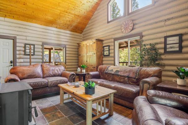 Family & Dog Friendly Cabin W Hot Tub! Fish, Hike - Discovery Ski Area, MT