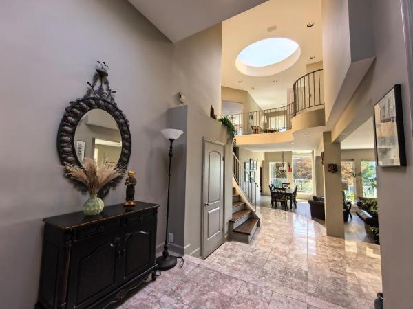Serene Retreat, Ocean&city Views, Close To Beach - Grouse Mountain