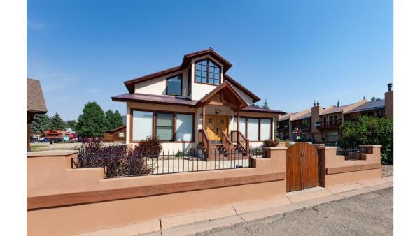 High Expectations - In Town - New Property! - Fireplace - Adjustable Bed - Fenced Yard - Red River