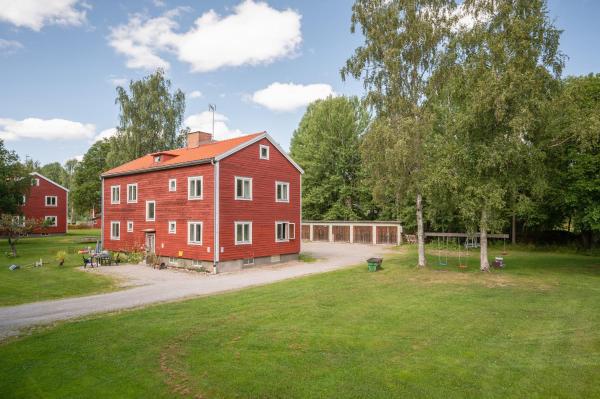 Bright And Stylish 4 Bedroom In Norberg - Fagersta