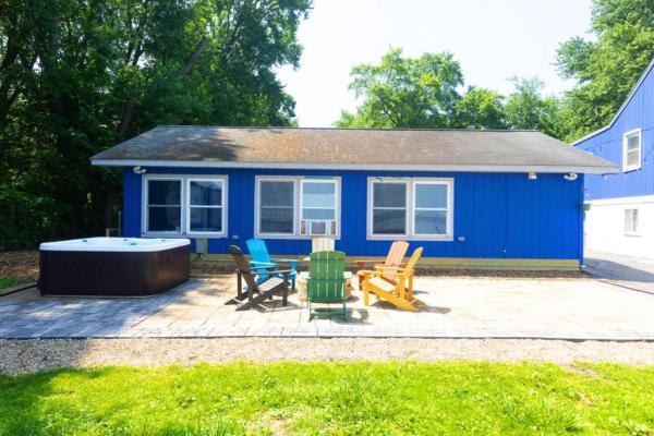 Waterfront 2br Nautical Cottage On Grass Lake Hot Tub, Firepit, Year Round Fun - Antioch, IL
