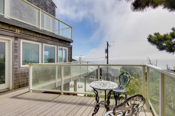 Seascape In Oceanside - Oceanside, OR