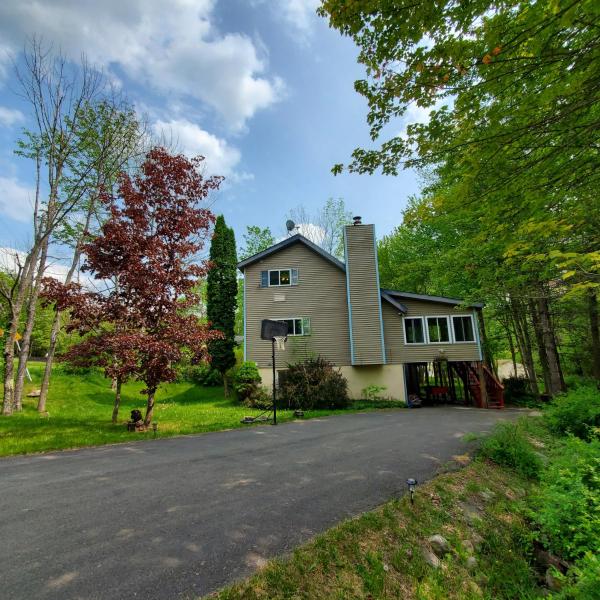 The Woodland Hideout With Private Hot Tub & Sauna - Lake Ariel