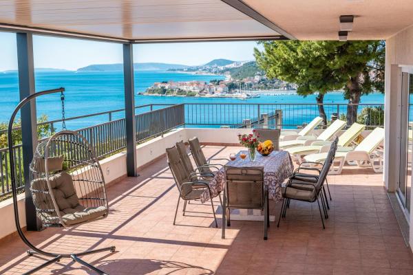 Apartments Sinovcic With Terrace & Sea View, 4 Min Walk To The Beach - Podstrana