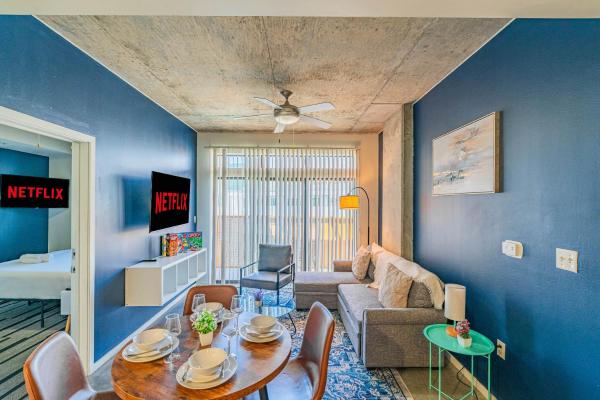 Stunning 2bd - Central Dt- Gym, Pool, Parking Sleep8 - Phoenix, AZ