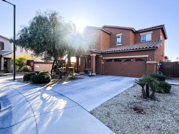 4br Family Home Golf, Resort, Casino, Fire Pit Oasis In Goodyear - Goodyear, AZ