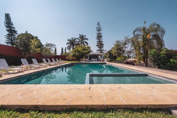 Gran Casa Con Alberca Climatizada Jacuzzi Y Asador - Cuernavaca