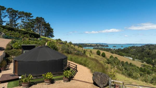 Awaawa Yurts - Papatūānuku - Waiheke Island